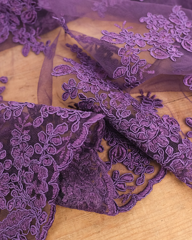 Tissu dentelle au mètre – Élégance et raffinement pour vos créations